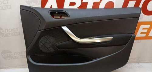 Обшивка боковой двери передняя правая Peugeot 308