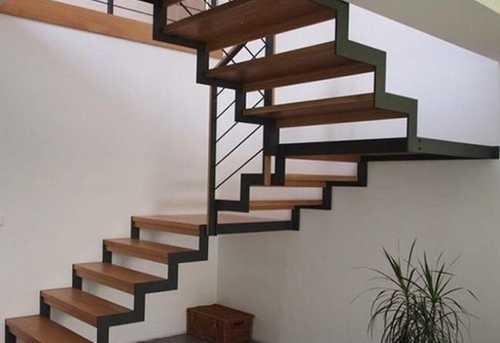 Металлокаркас Лестницы на Ломанном Косоуре в Дом