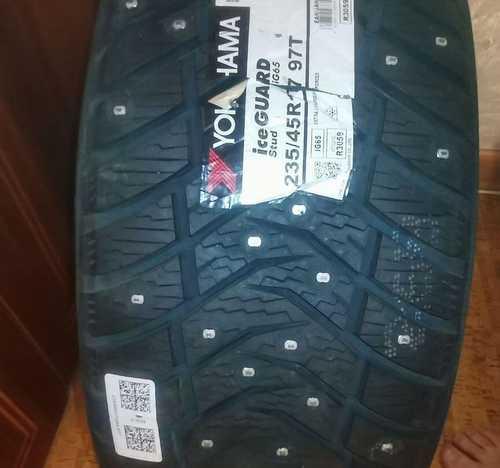 Yokohama Ice Guard IG65 235/45 R17 97T