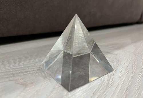 Фигурка пирамида