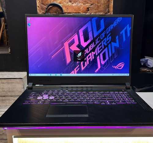 Asus ROG Strix 17,3" на i7-9750H/GTX1650/16гб озу