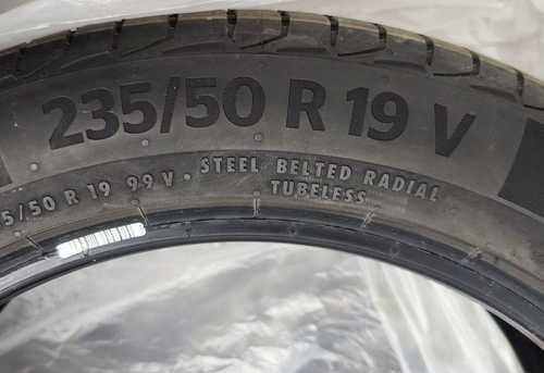 Continental UltraContact UC6 235/50 R19 99V