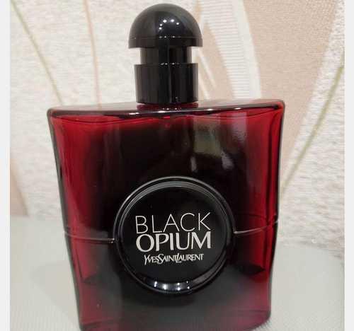 Black Opium Over Red Yves Saint Laurent