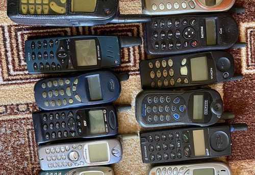 Коллекция старых мобильников