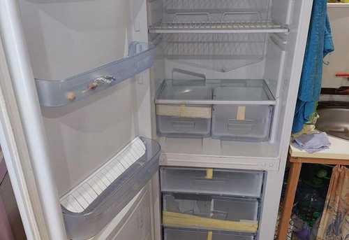 Холодильник на запчасти indesit 160