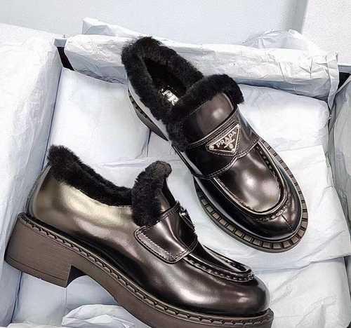 Лоферы с мехом Prada