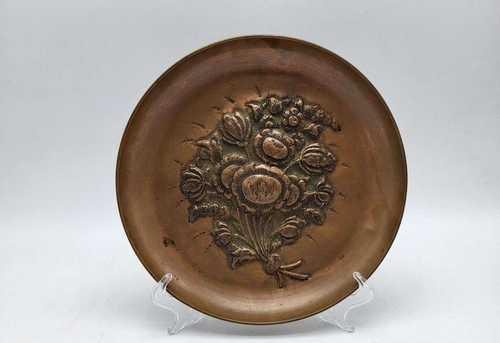 Настенная тарелка медь Иран чеканка цветы