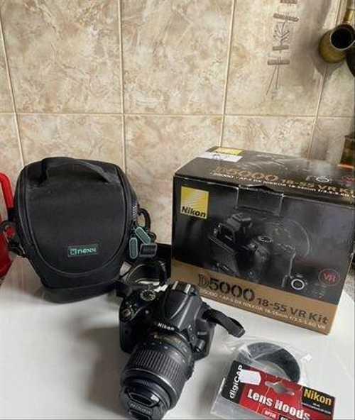 Фотоаппарат Nikon D5000, бленда, штатив, в чехлах