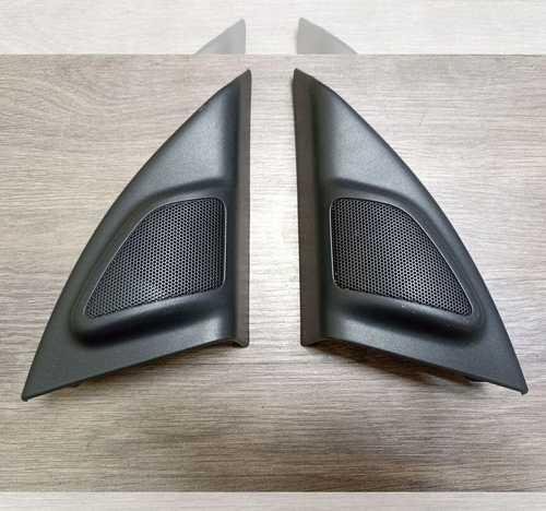 Уголок с динамиком Volvo xc70