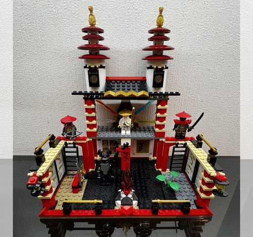 Lego Ninjago Храм Света (70505) и Золотой робот