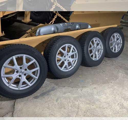 Шины зимние 235 65 r17