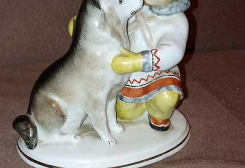 Статуэтка "Мальчик-якут с собакой"