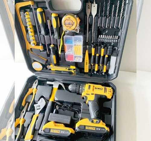 Дрель-шуруповерт Dewalt с большим набором