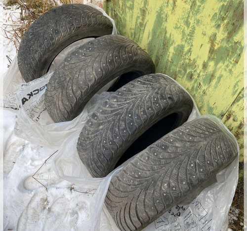 Sava Eskimo Stud 215/55 R17 90Y