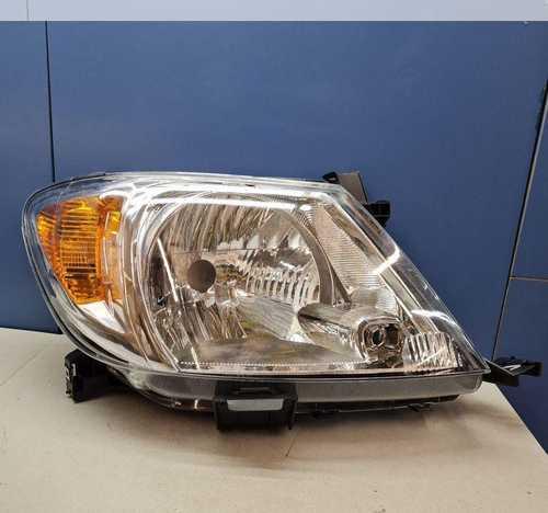 Фара правая Toyota Hilux 2005-2015
