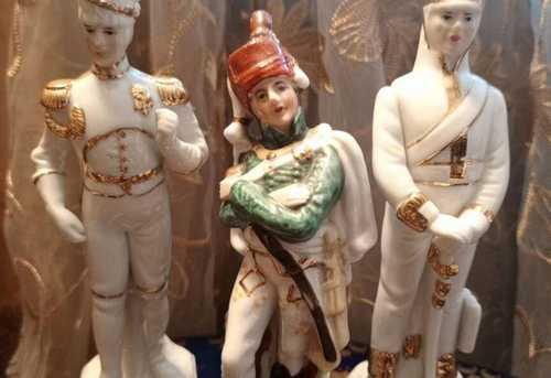 Фарфоровые статуэтки офицеров времен Наполеона