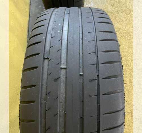 Michelin Pilot Sport 4 225/40 R18 82V