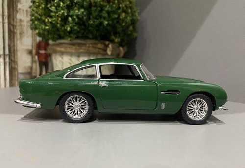 Модель автомобиля Aston Martin DB5