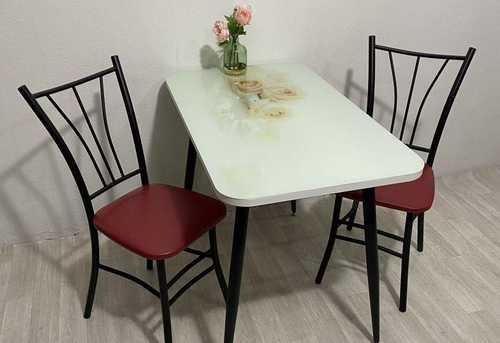 Кухонный стол и стулья новые