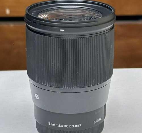 Sigma 16mm f/1.4 DC DN (Sony E)