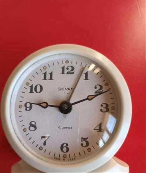 Часы будильник СССР севани