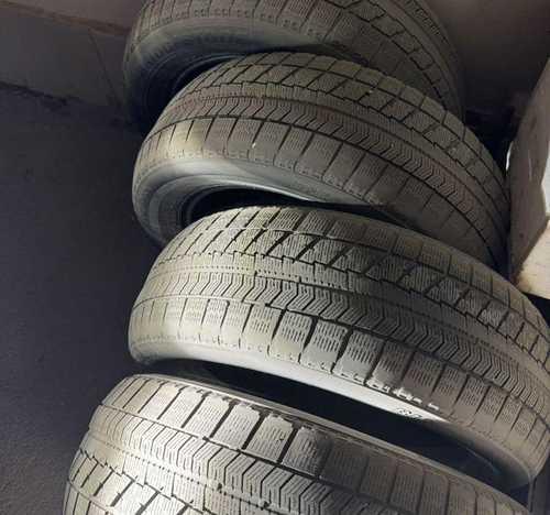 Bridgestone Blizzak DM-V3 215/60 R17