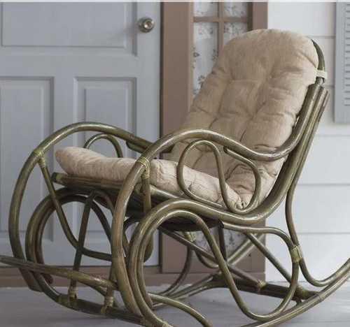 Мебель из ротанга кресло-качалка с подножкой