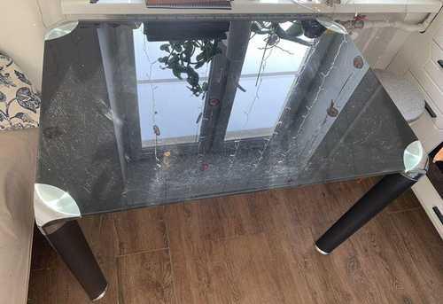 Кухонный стол из каленого стекла