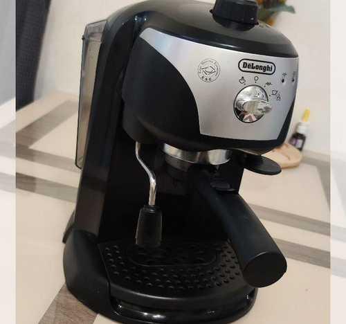 Кофеварка рожковая delonghi