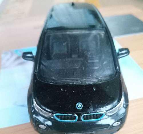 Модель автомобиля BMW i 3. 1/32