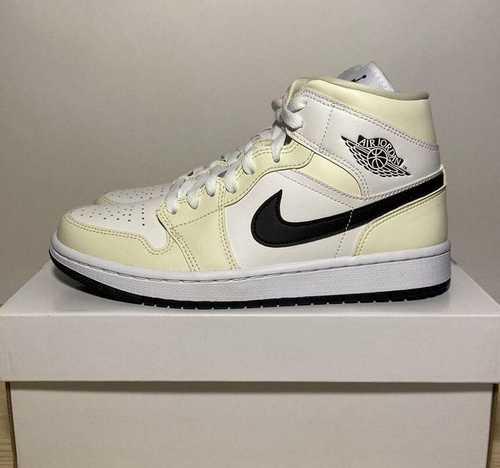 Air Jordan 1 Mid W Coconut (6W US - 36.5 EUR)