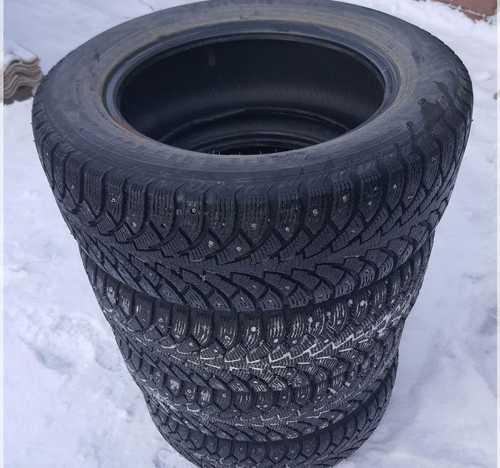 Nokian Tyres Hakkapeliitta 4 215/60 R16