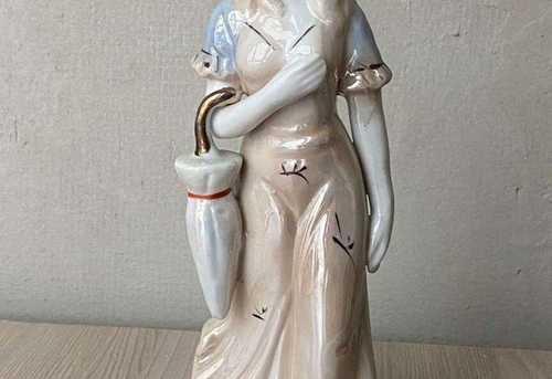 Фарфоровая статуэтка Девушка с зонтиком Англия