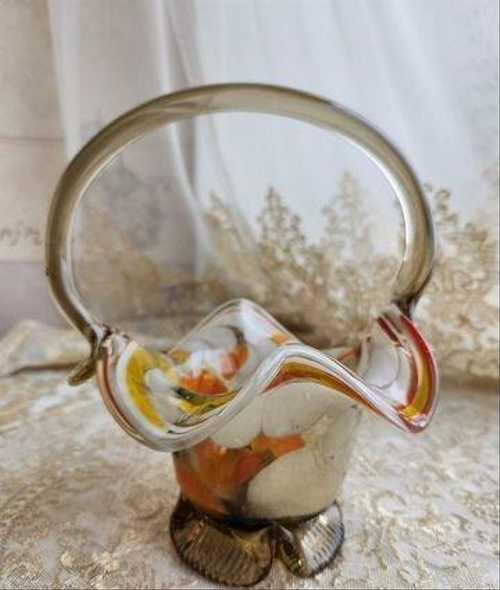 Красивая ваза "корзинка" конфетница,Чешское стекл