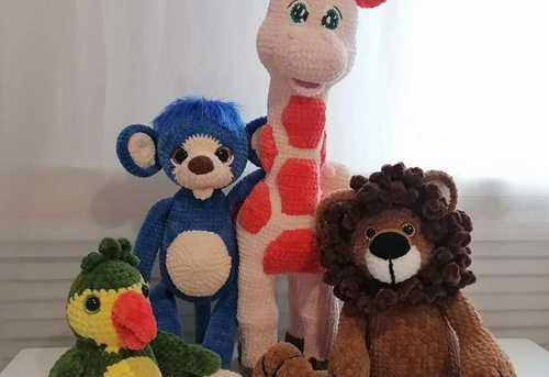 Вязаные игрушки (Жираф, обезьяна, попугай, лев)