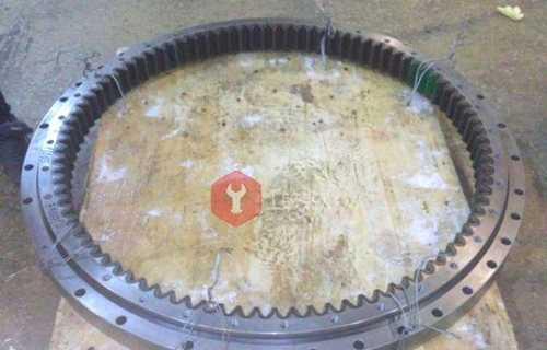 Опорно-поворотный круг Hyundai R130W 81E3-10010