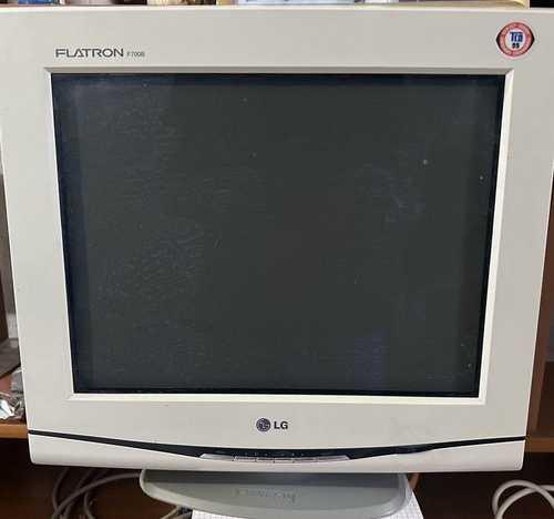 Монитор LG F700B