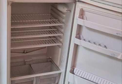 Холодильник на запчасти Indesit ST145.028