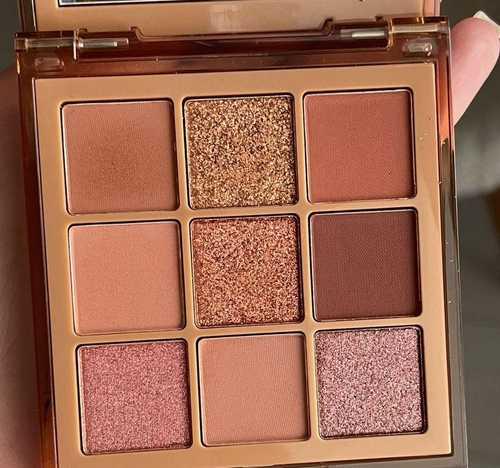 Палетка теней huda beauty