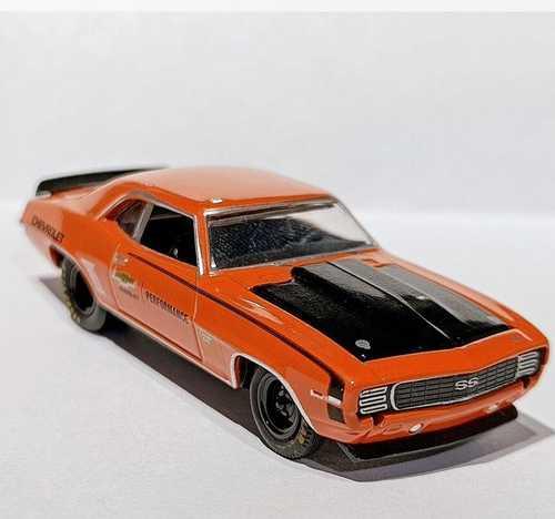 Модель M2 1969 Chevrolet Camaro SS RS 396 1:64