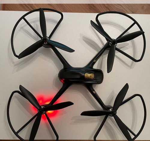 Квадрокоптер с камерой Hubsan x4 fps brushless