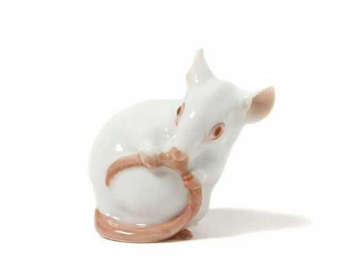 Фарфоровая фигура "Белая мышь". Bing & Grondahl