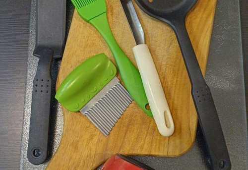 Набор для кухни: доски, лопатки, кисть, нож и пр