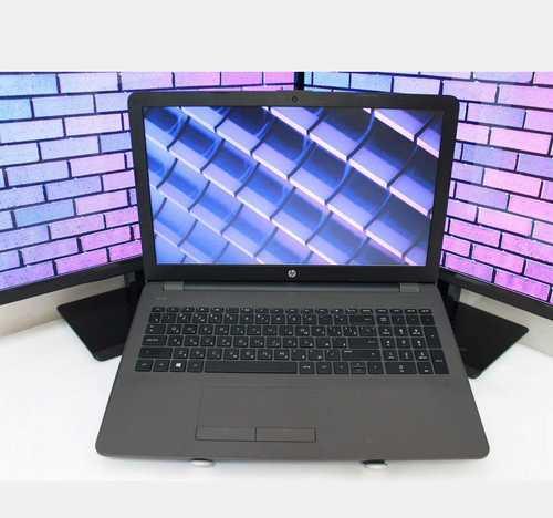 15.6" HP i3-6006U Radeon 520 2 GB 8 GB RAM SSD HDD