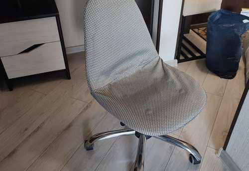 Кресло на колесиках компьютерное для офиса рабочее