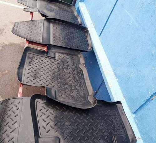 Автомобильные коврики резиновые Toyota Rav 4