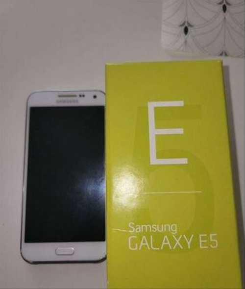 Телефон Samsung Galazy E5
