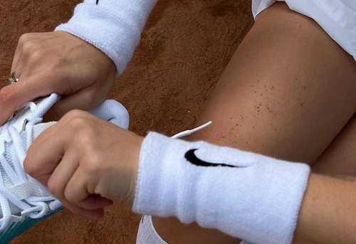 Напульсник теннисный Nike Swoosh Double-Wide Wrist