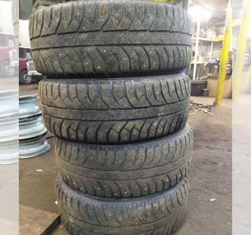 Bridgestone Ice Cruiser 7000 235/60 R17