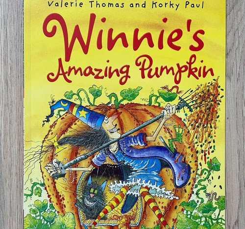 Книга на английском Winnie the Witch